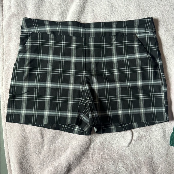 Time and Tru | Shorts | Time And Tru Womens Plaid Shorts In Black And ...